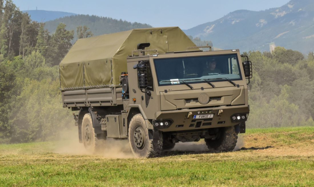 Nová vojenská Tatra Force 4x4: pod kabinou pracuje klasika, vzduchem ...